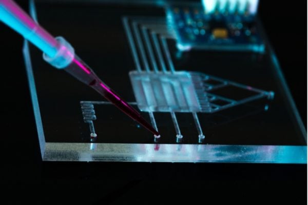 Lightcast Discovery Screens CAR T-Cells Using Light and Microfluidics